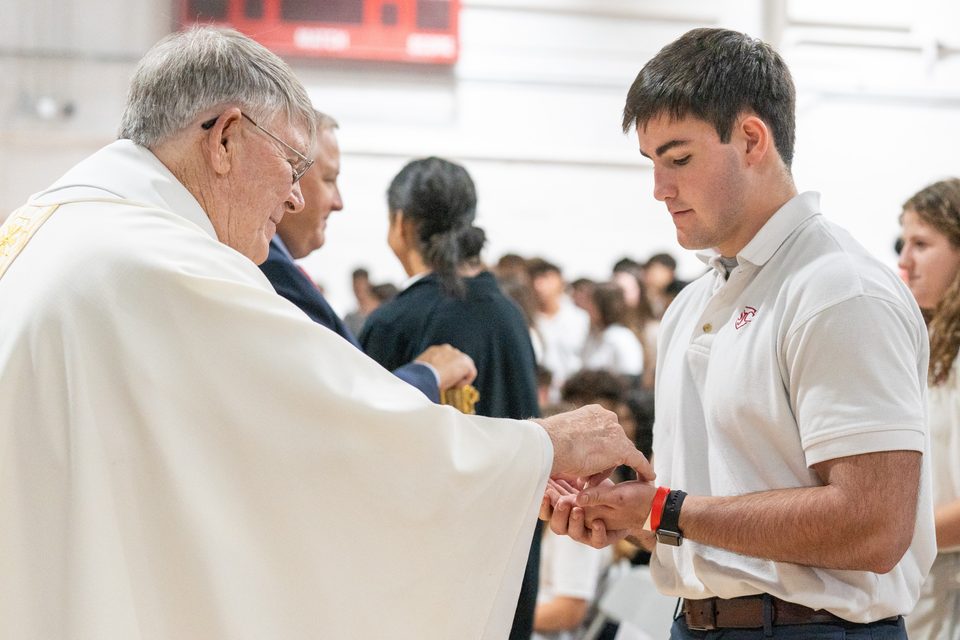 Panamá comienza el traslado de un pueblo indígena desde una isla por la ...