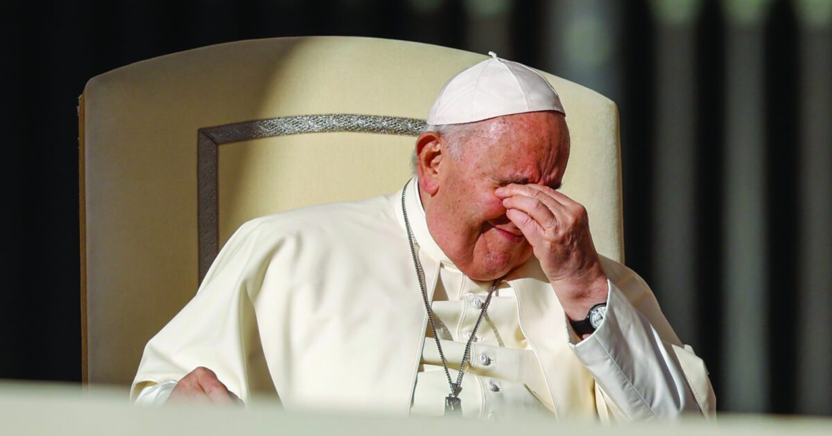 Pope looks back on his life, urges people to look to future with hope ...
