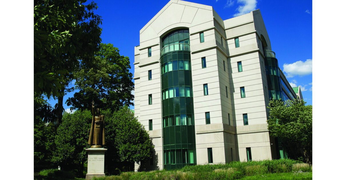 US bishops continue legal battle with Trump administration over refugee ...