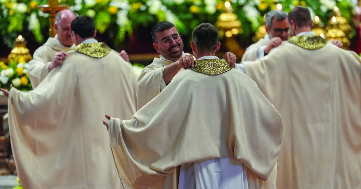 Pope thanks priests, encourages them to share responsibilities with ...