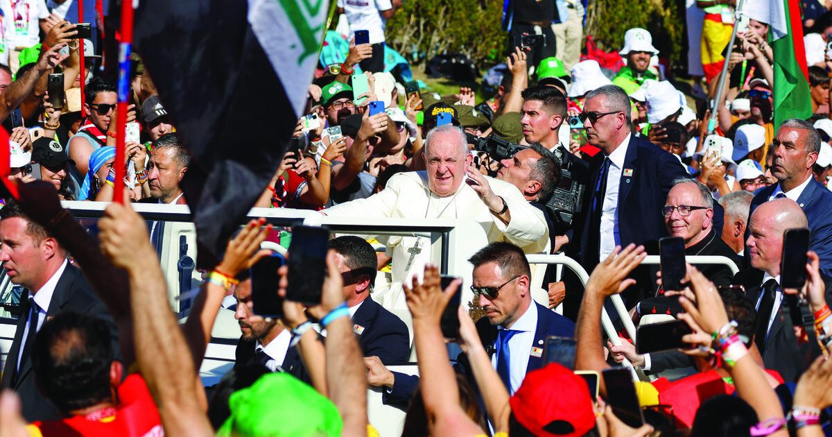 When you cry, Jesus cries with you, pope tells 800,000 young people at ...