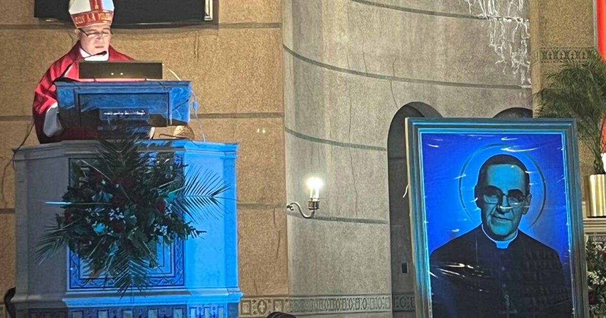 ‘Lanzarse al futuro con esperanza y optimismo’, insta obispo Menjívar en aniversario del ...