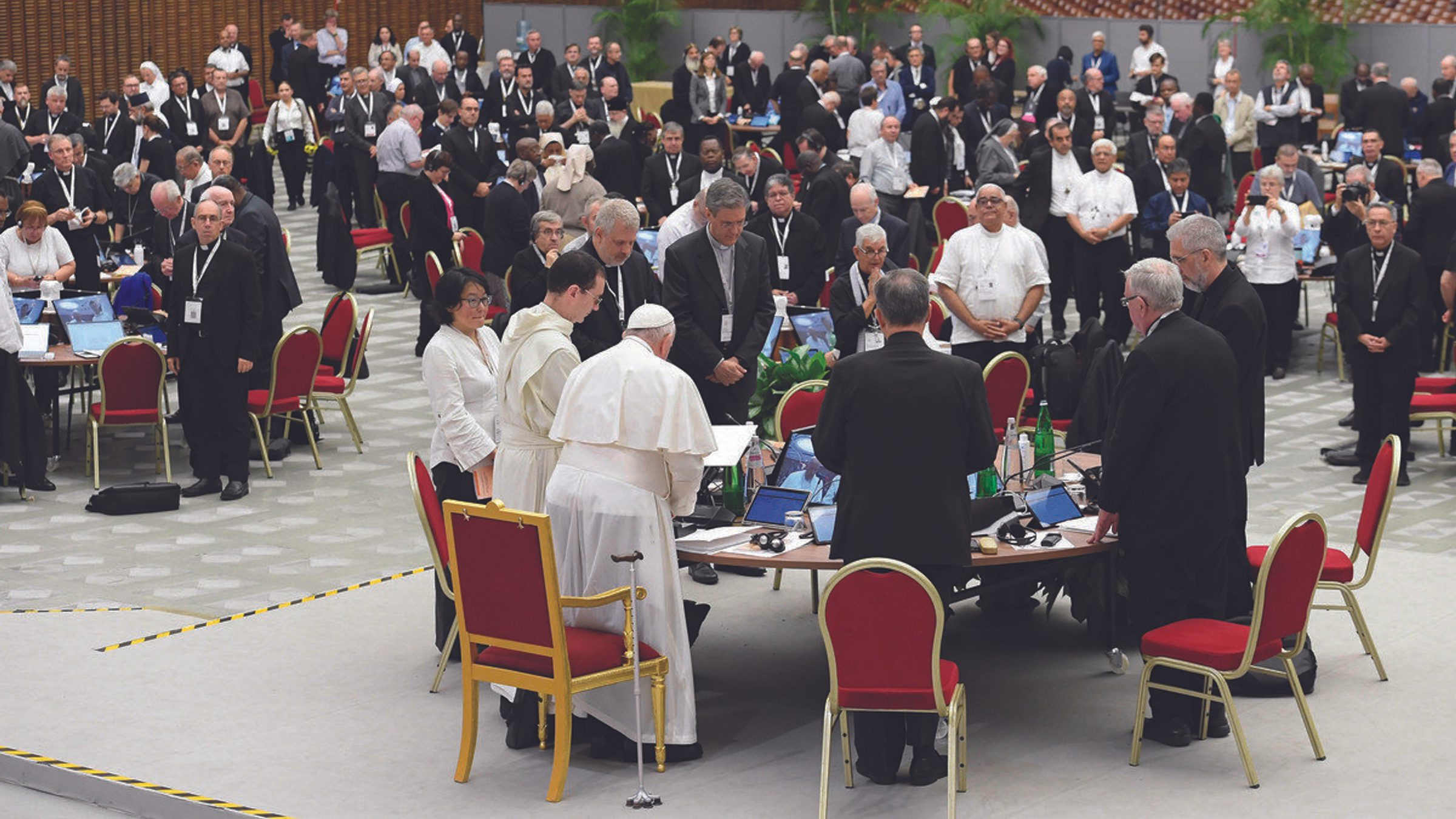 Listen to and trust the lay faithful, pope tells synod members ...
